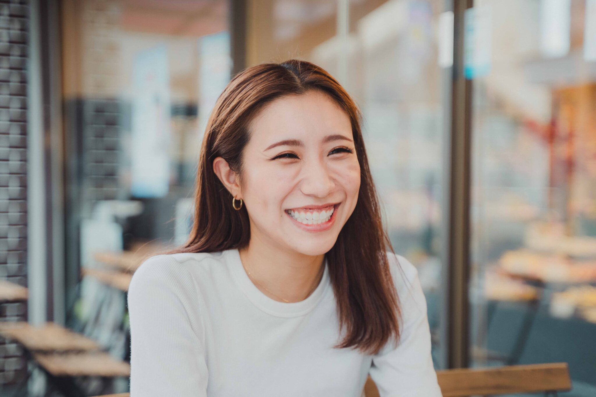 元ギャル和菓子屋女将、議員になる。“燃えカス”まで落ちて気づいた、まちへの愛【連載「変わった履歴書の人に、会いに行く。】 - Proff Magazine | 誰かの人生を通じて、あなたの生き ...