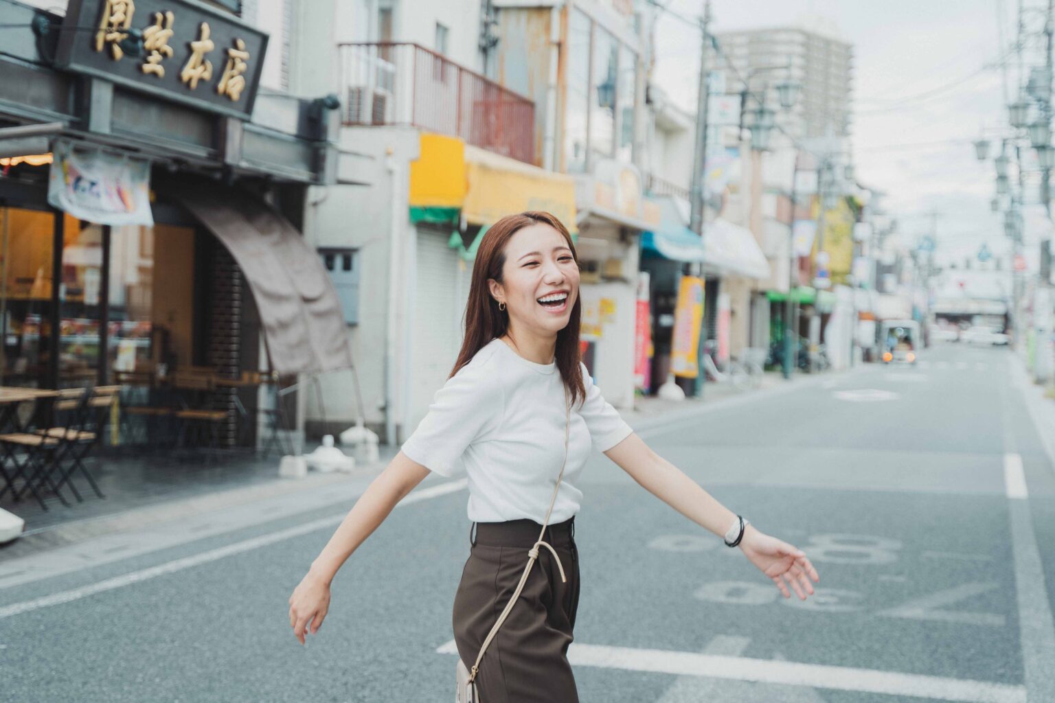 元ギャル和菓子屋女将、議員になる。“燃えカス”まで落ちて気づいた、まちへの愛【連載「変わった履歴書の人に、会いに行く。】 - Proff Magazine | 誰かの人生を通じて、あなたの生き ...