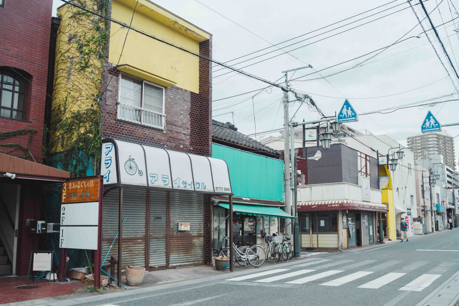 元ギャル和菓子屋女将、議員になる。“燃えカス”まで落ちて気づいた、まちへの愛【連載「変わった履歴書の人に、会いに行く。】 - Proff Magazine | 誰かの人生を通じて、あなたの生き ...